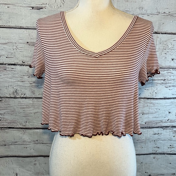 Aeropostale | Tops | Aeropostale Tshirt Cropped V Neck W Lettuce Edges ...